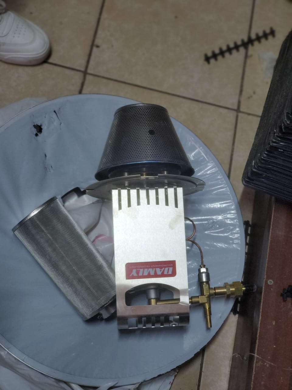 Damly gas brooder - Waingo Farm Equipment